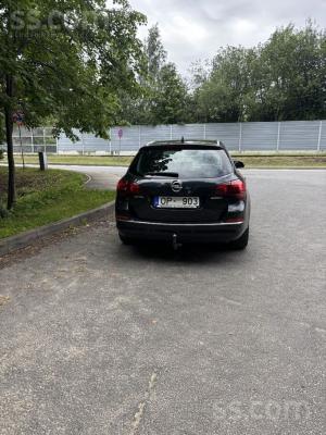 Black Opel Astra 2015 in Riga, with an engine capacity of 1.60 L and mileage of 192 thousand km for 4400 €, photo 7 on AUTOMOTO.COM.LV