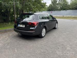 Black Opel Astra 2015 in Riga, with an engine capacity of 1.60 L and mileage of 192 thousand km for 4400 €, photo 8 on AUTOMOTO.COM.LV