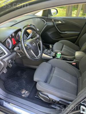 Black Opel Astra 2015 in Riga, with an engine capacity of 1.60 L and mileage of 192 thousand km for 4400 €, photo 10 on AUTOMOTO.COM.LV