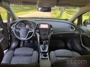 Black Opel Astra 2015 in Riga, with an engine capacity of 1.60 L and mileage of 192 thousand km for 4400 €, photo 14 on AUTOMOTO.COM.LV