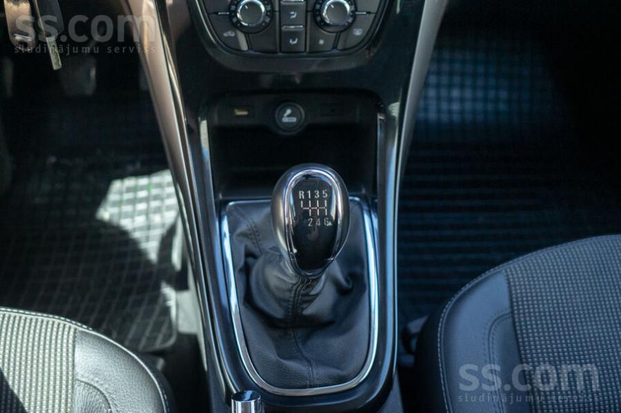 Melns Opel Astra 2015 Liepāja, ar dzinēja tilpumu 1.60 L un nobraukumu 229 tūkst. km par 5650 €, foto 16 vietnē AUTOMOTO.COM.LV