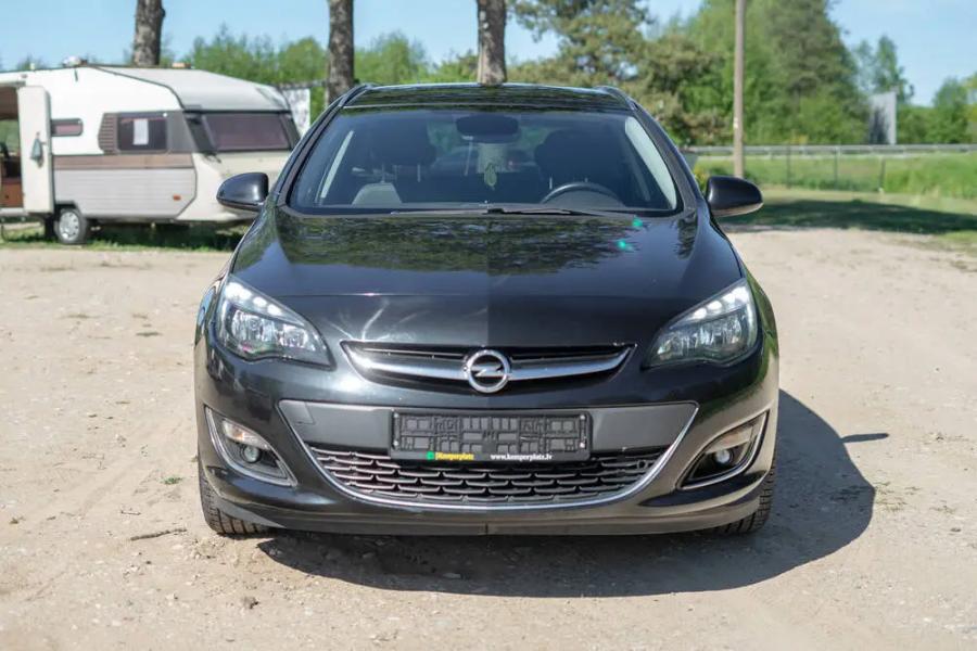 Черный Опель Астра 2015 в Гробиня, объемом двигателя 1.60 л и пробегом 229 тыс. км за 5650 €, фото 3 на AUTOMOTO.COM.LV