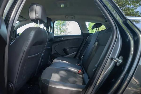 Melns Opel Astra 2015 Grobiņa, ar dzinēja tilpumu 1.60 L un nobraukumu 229 tūkst. km par 5650 €, foto 10 vietnē AUTOMOTO.COM.LV