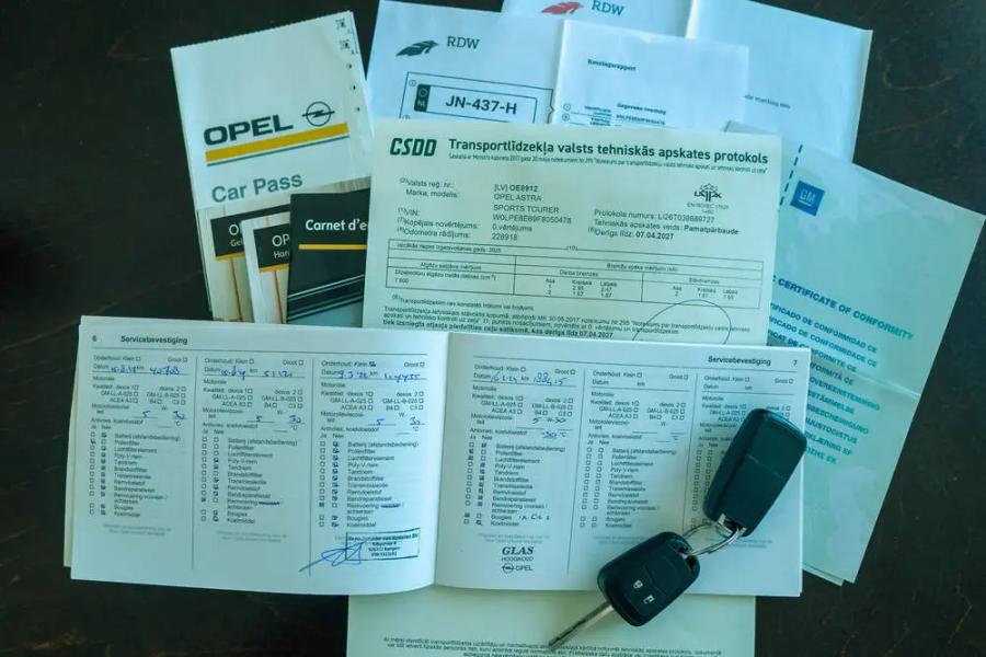 Черный Опель Астра 2015 в Гробиня, объемом двигателя 1.60 л и пробегом 229 тыс. км за 5650 €, фото 26 на AUTOMOTO.COM.LV