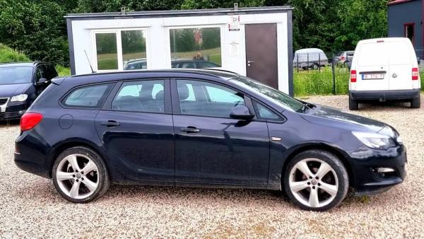 Melns Opel Astra 2015 Cēsis, ar dzinēja tilpumu 1.60 L un nobraukumu 246 tūkst. km par 2900 €, foto 4 vietnē AUTOMOTO.COM.LV