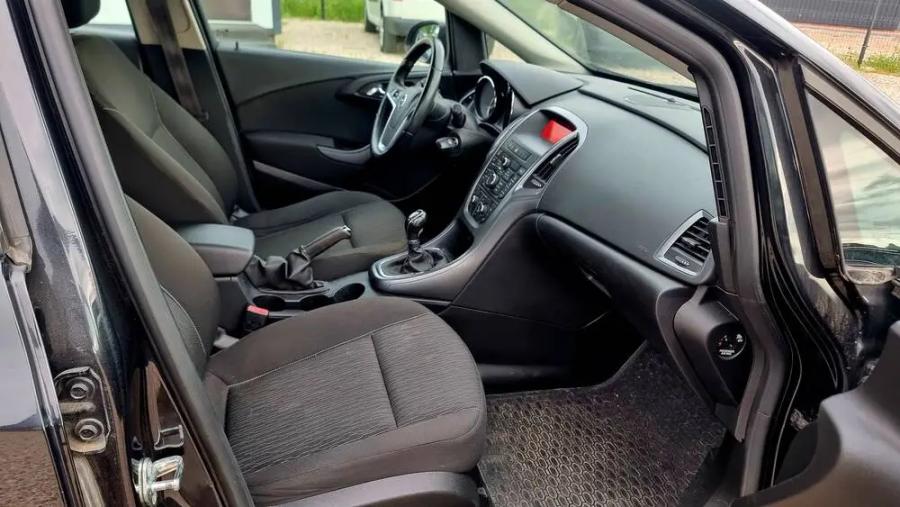 Melns Opel Astra 2015 Cēsis, ar dzinēja tilpumu 1.60 L un nobraukumu 246 tūkst. km par 2900 €, foto 20 vietnē AUTOMOTO.COM.LV
