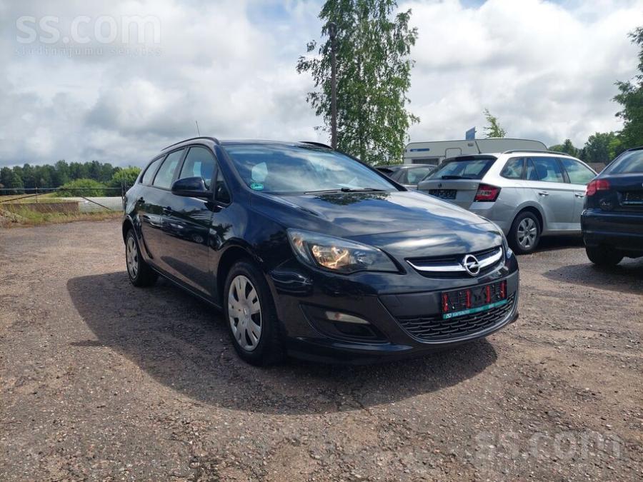 Black Opel Astra 2015 in Cesis, with an engine capacity of 1.60 L and mileage of 189 thousand km for 5600 €, photo 3 on AUTOMOTO.COM.LV