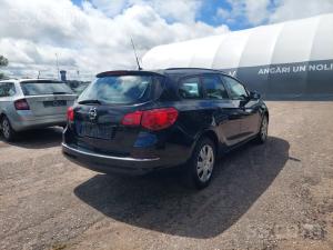 Black Opel Astra 2015 in Cesis, with an engine capacity of 1.60 L and mileage of 189 thousand km for 5600 €, photo 4 on AUTOMOTO.COM.LV