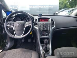 Black Opel Astra 2015 in Cesis, with an engine capacity of 1.60 L and mileage of 189 thousand km for 5600 €, photo 6 on AUTOMOTO.COM.LV