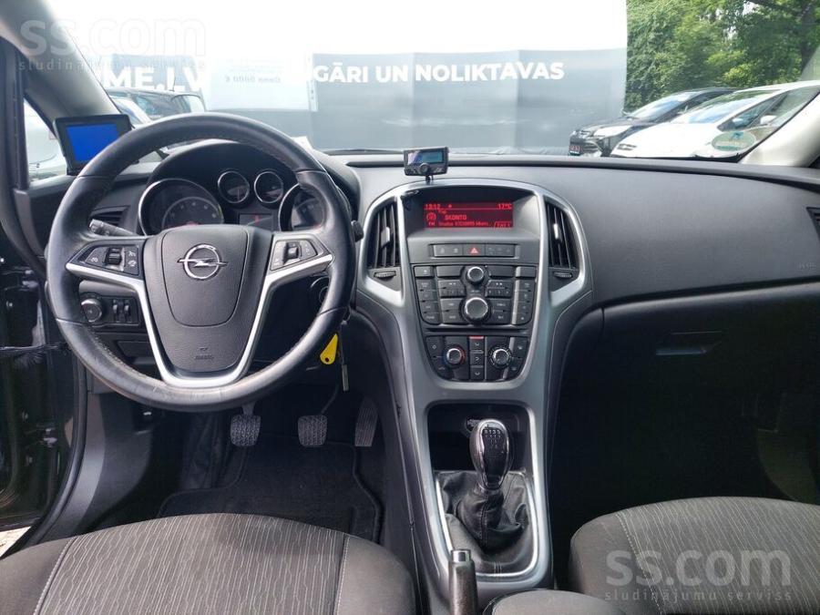Black Opel Astra 2015 in Cesis, with an engine capacity of 1.60 L and mileage of 189 thousand km for 5600 €, photo 6 on AUTOMOTO.COM.LV