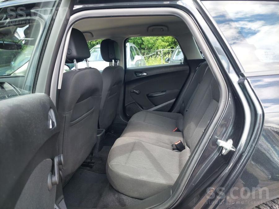 Black Opel Astra 2015 in Cesis, with an engine capacity of 1.60 L and mileage of 189 thousand km for 5600 €, photo 8 on AUTOMOTO.COM.LV