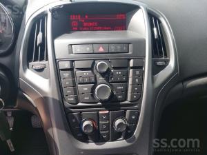 Black Opel Astra 2015 in Cesis, with an engine capacity of 1.60 L and mileage of 189 thousand km for 5600 €, photo 10 on AUTOMOTO.COM.LV
