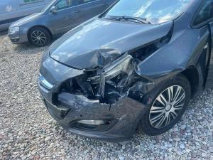 Black Opel Astra 2015 in Marijampole, with an engine capacity of 1.60 L and mileage of 170 thousand km for 2800 €, photo 4 on AUTOMOTO.COM.LV