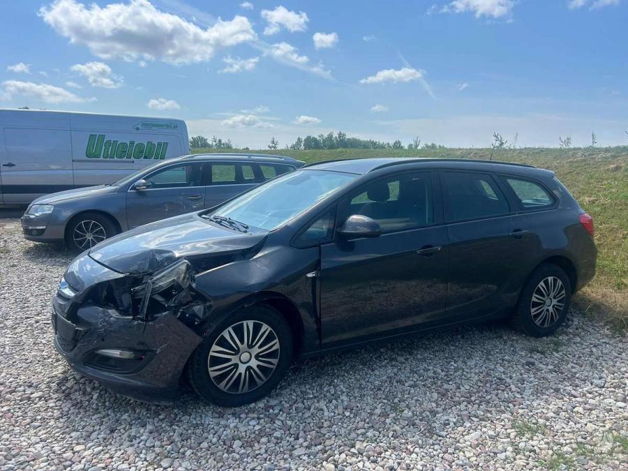 Black Opel Astra 2015 in Marijampole, with an engine capacity of 1.60 L and mileage of 170 thousand km for 2800 €, photo 5 on AUTOMOTO.COM.LV