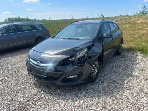 Black Opel Astra 2015 in Marijampole, with an engine capacity of 1.60 L and mileage of 170 thousand km for 2800 €, photo 6 on AUTOMOTO.COM.LV