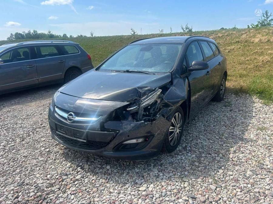 Black Opel Astra 2015 in Marijampole, with an engine capacity of 1.60 L and mileage of 170 thousand km for 2800 €, photo 6 on AUTOMOTO.COM.LV