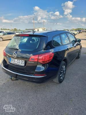 Black Opel Astra 2015 in Panevezys, with an engine capacity of 1.60 L and mileage of 238 thousand km for 3650 €, photo 4 on AUTOMOTO.COM.LV