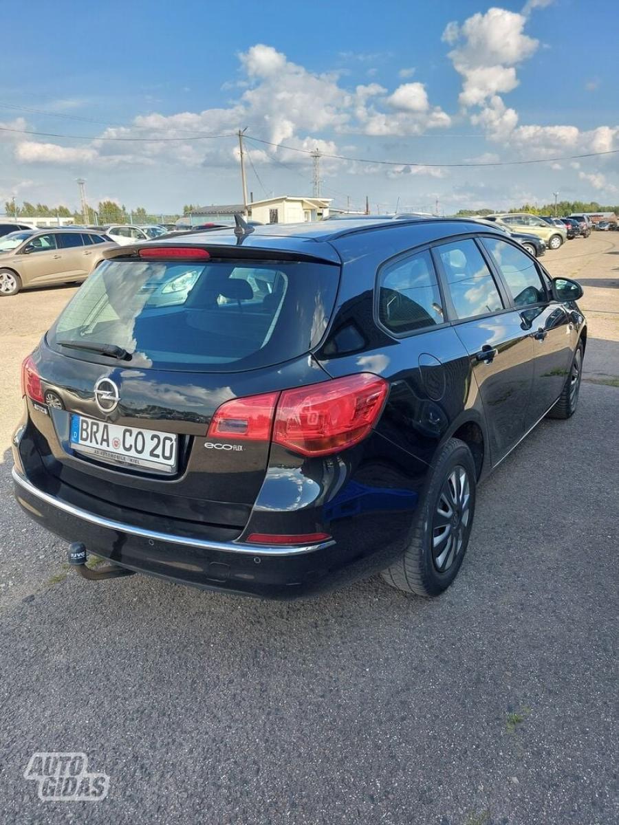 Black Opel Astra 2015 in Panevezys, with an engine capacity of 1.60 L and mileage of 238 thousand km for 3650 €, photo 4 on AUTOMOTO.COM.LV