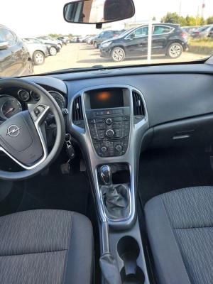 Black Opel Astra 2015 in Panevezys, with an engine capacity of 1.60 L and mileage of 238 thousand km for 3650 €, photo 7 on AUTOMOTO.COM.LV