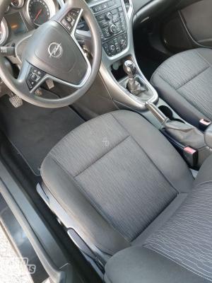 Black Opel Astra 2015 in Panevezys, with an engine capacity of 1.60 L and mileage of 238 thousand km for 3650 €, photo 8 on AUTOMOTO.COM.LV