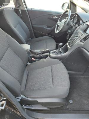 Black Opel Astra 2015 in Panevezys, with an engine capacity of 1.60 L and mileage of 238 thousand km for 3650 €, photo 9 on AUTOMOTO.COM.LV