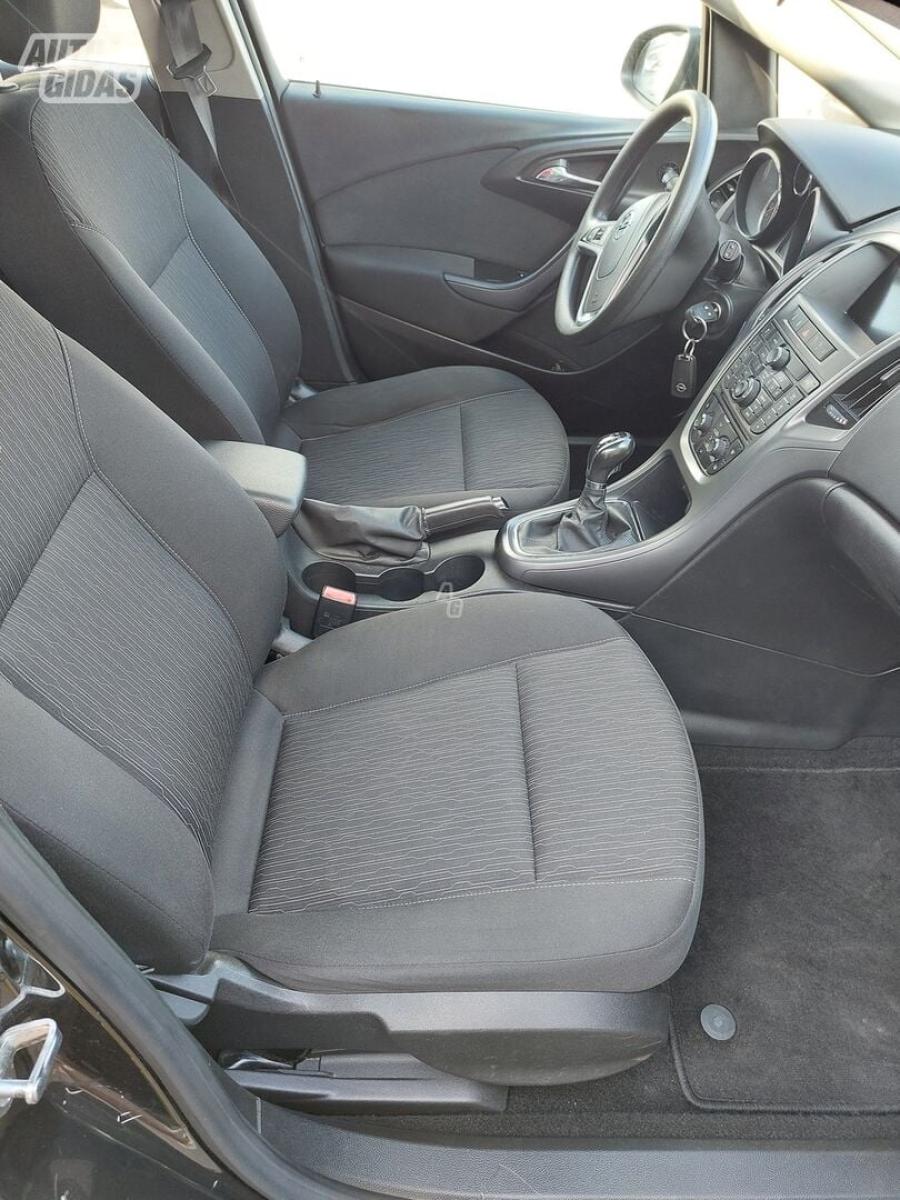 Black Opel Astra 2015 in Panevezys, with an engine capacity of 1.60 L and mileage of 238 thousand km for 3650 €, photo 9 on AUTOMOTO.COM.LV