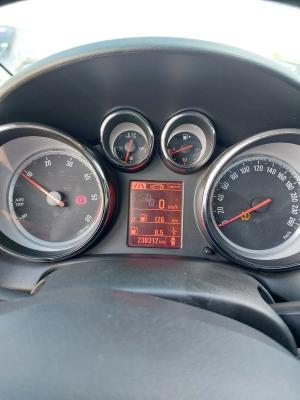 Black Opel Astra 2015 in Panevezys, with an engine capacity of 1.60 L and mileage of 238 thousand km for 3650 €, photo 10 on AUTOMOTO.COM.LV