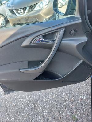 Black Opel Astra 2015 in Panevezys, with an engine capacity of 1.60 L and mileage of 238 thousand km for 3650 €, photo 12 on AUTOMOTO.COM.LV