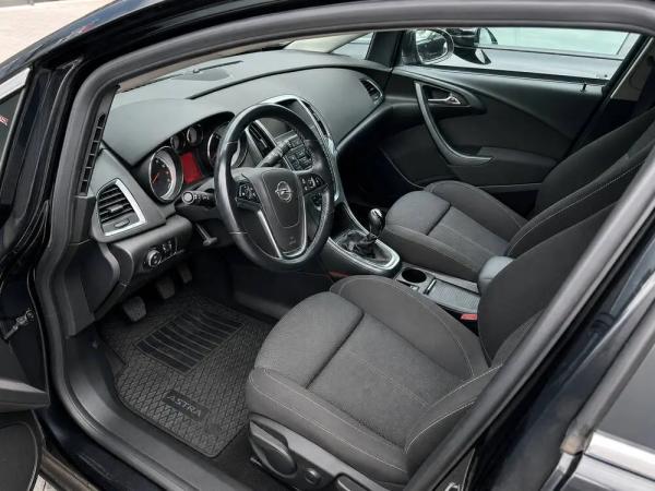 Black Opel Astra 2015 in Jurmala, with an engine capacity of 1.40 L and mileage of 229 thousand km for 4990 €, photo 4 on AUTOMOTO.COM.LV