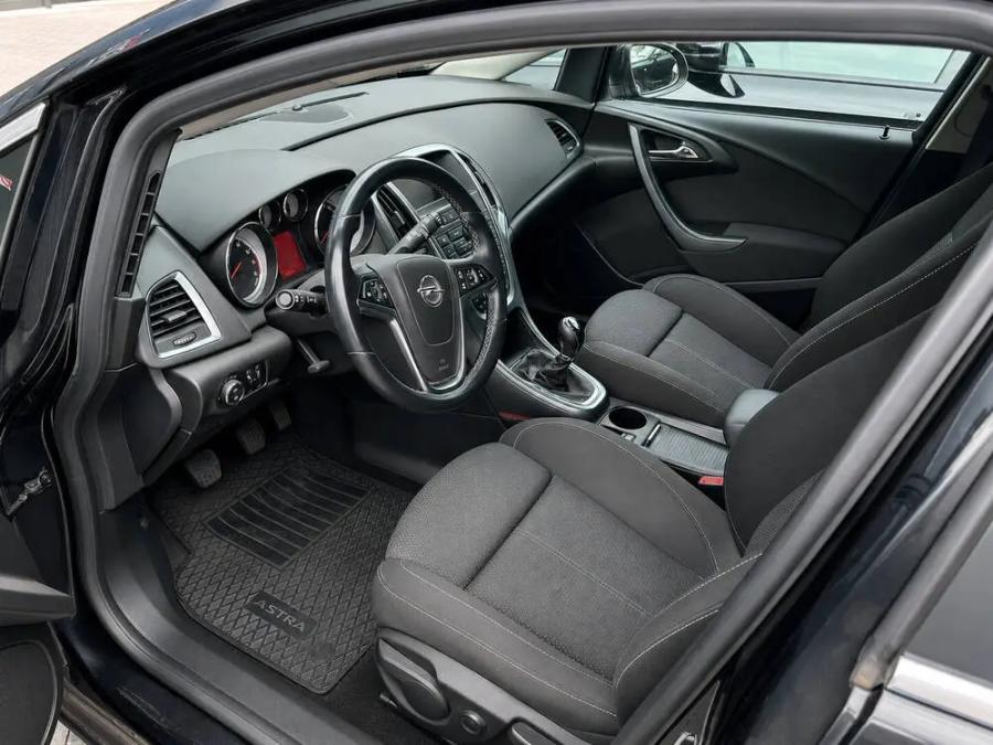 Melns Opel Astra 2015 Jūrmala, ar dzinēja tilpumu 1.40 L un nobraukumu 229 tūkst. km par 4990 €, foto 5 vietnē AUTOMOTO.COM.LV