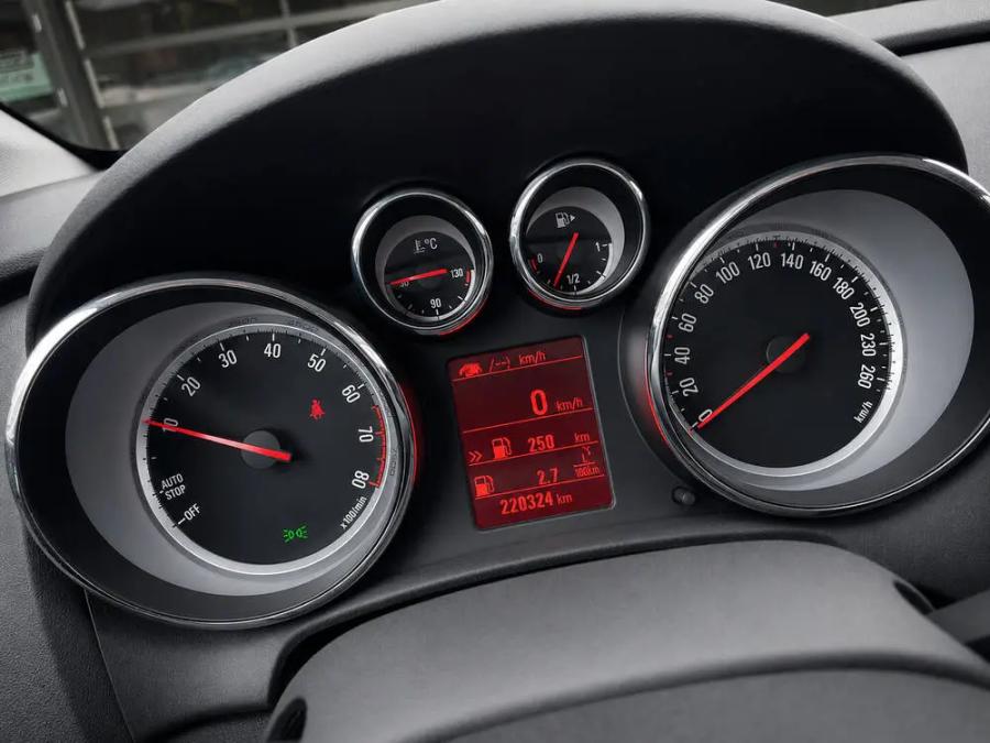 Melns Opel Astra 2015 Jūrmala, ar dzinēja tilpumu 1.40 L un nobraukumu 229 tūkst. km par 4990 €, foto 7 vietnē AUTOMOTO.COM.LV