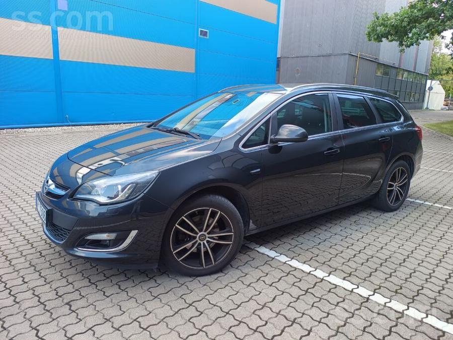Black Opel Astra 2015 in Riga, with an engine capacity of 2.00 L and mileage of 229 thousand km for 7000 €, photo 1 on AUTOMOTO.COM.LV