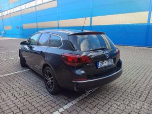 Black Opel Astra 2015 in Riga, with an engine capacity of 2.00 L and mileage of 229 thousand km for 7000 €, photo 4 on AUTOMOTO.COM.LV