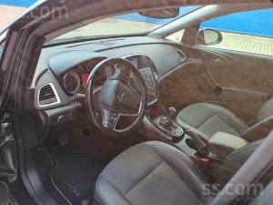 Black Opel Astra 2015 in Riga, with an engine capacity of 2.00 L and mileage of 229 thousand km for 7000 €, photo 5 on AUTOMOTO.COM.LV