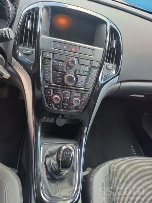 Black Opel Astra 2015 in Riga, with an engine capacity of 2.00 L and mileage of 229 thousand km for 7000 €, photo 6 on AUTOMOTO.COM.LV