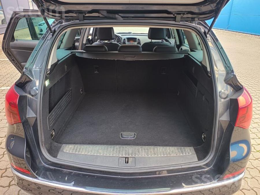 Black Opel Astra 2015 in Riga, with an engine capacity of 2.00 L and mileage of 229 thousand km for 7000 €, photo 8 on AUTOMOTO.COM.LV