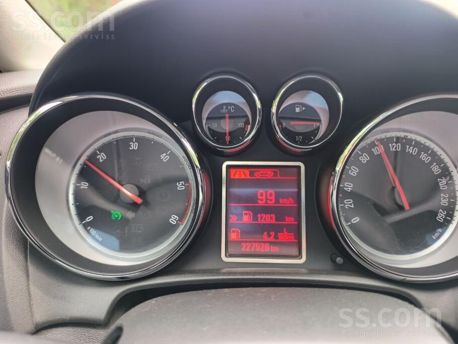 Black Opel Astra 2015 in Riga, with an engine capacity of 2.00 L and mileage of 229 thousand km for 7000 €, photo 10 on AUTOMOTO.COM.LV