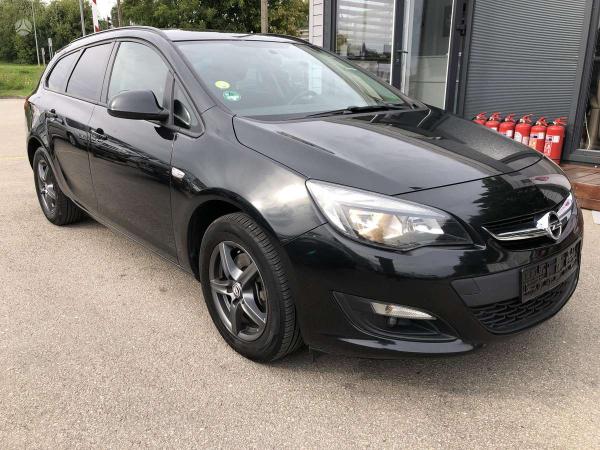 Black Opel Astra 2015 in Klaipeda, with an engine capacity of 1.60 L and mileage of 230 thousand km for 3799 €, photo 1 on AUTOMOTO.COM.LV