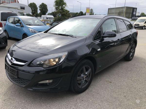 Black Opel Astra 2015 in Klaipeda, with an engine capacity of 1.60 L and mileage of 230 thousand km for 3799 €, photo 3 on AUTOMOTO.COM.LV