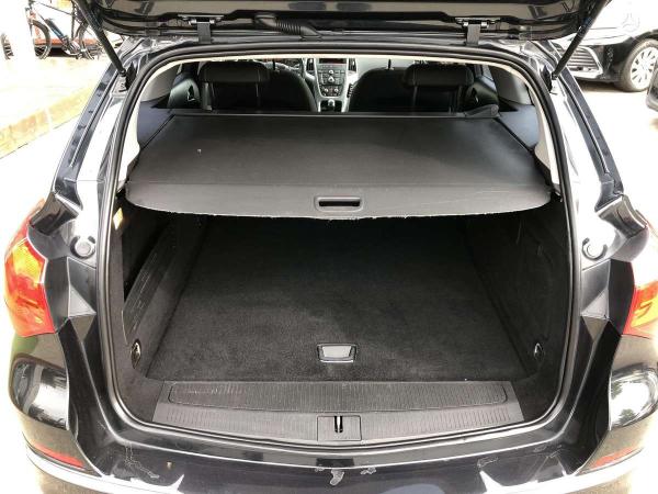 Black Opel Astra 2015 in Klaipeda, with an engine capacity of 1.60 L and mileage of 230 thousand km for 3799 €, photo 7 on AUTOMOTO.COM.LV