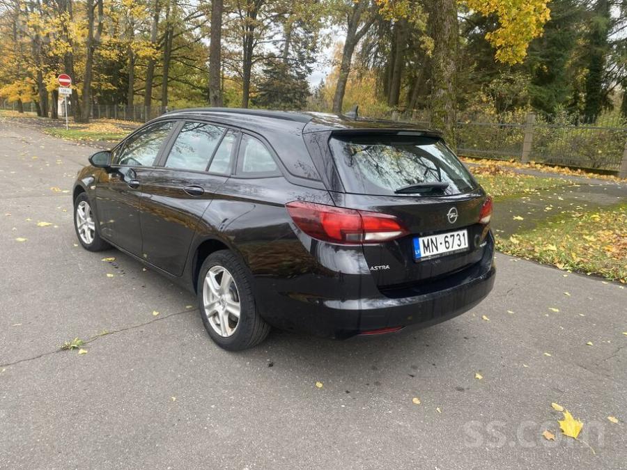 Black Opel Astra 2016 in Riga, with an engine capacity of 1.60 L and mileage of 0 thousand km for 5200 €, photo 4 on AUTOMOTO.COM.LV
