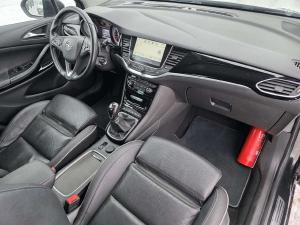 Black Opel Astra 2016 in Taurage, with an engine capacity of 1.60 L and mileage of 262 thousand km for 6150 €, photo 13 on AUTOMOTO.COM.LV