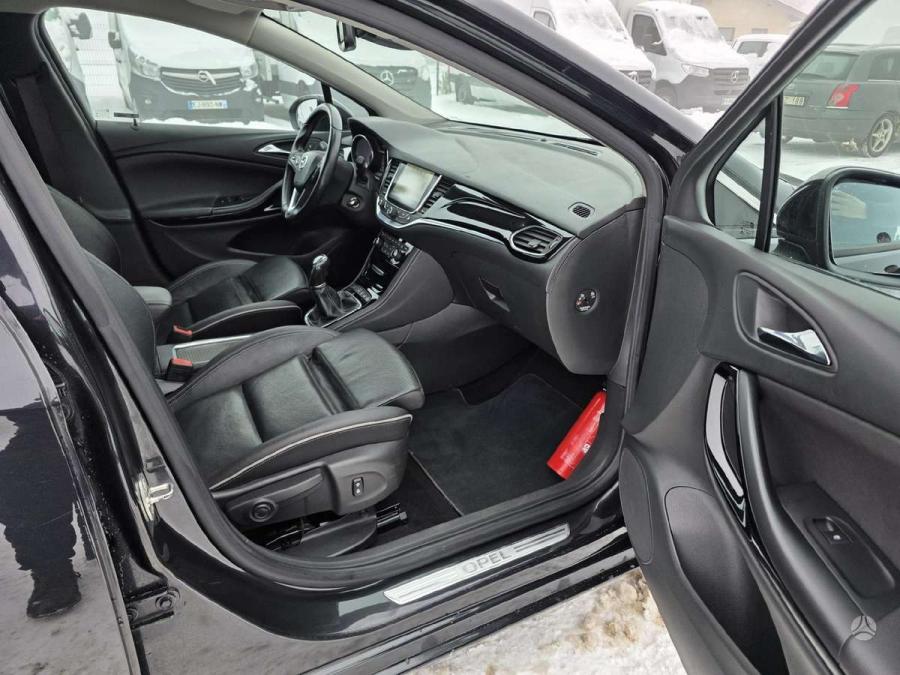 Black Opel Astra 2016 in Taurage, with an engine capacity of 1.60 L and mileage of 262 thousand km for 6150 €, photo 14 on AUTOMOTO.COM.LV
