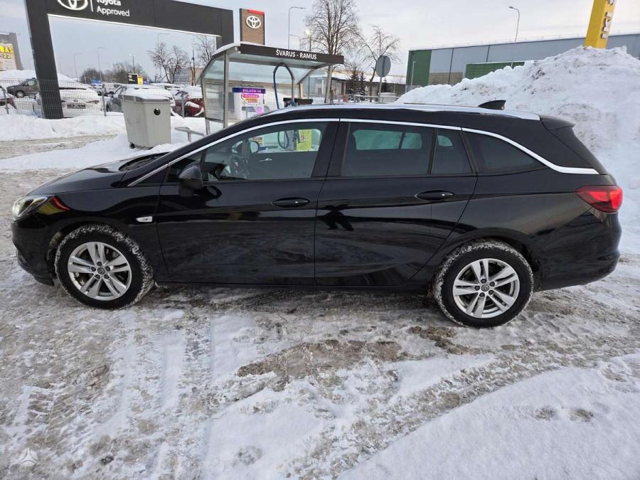 Black Opel Astra 2016 in Siauliai, with an engine capacity of 1.60 L and mileage of 227 thousand km for 5900 €, photo 6 on AUTOMOTO.COM.LV