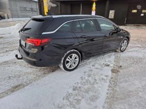 Black Opel Astra 2016 in Siauliai, with an engine capacity of 1.60 L and mileage of 227 thousand km for 5900 €, photo 9 on AUTOMOTO.COM.LV