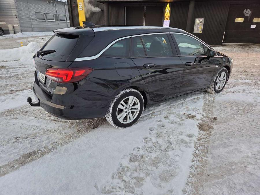 Black Opel Astra 2016 in Siauliai, with an engine capacity of 1.60 L and mileage of 227 thousand km for 5900 €, photo 9 on AUTOMOTO.COM.LV