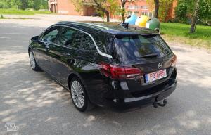 Black Opel Astra 2016 in Alytus, with an engine capacity of 1.00 L and mileage of 261 thousand km for 4999 €, photo 6 on AUTOMOTO.COM.LV