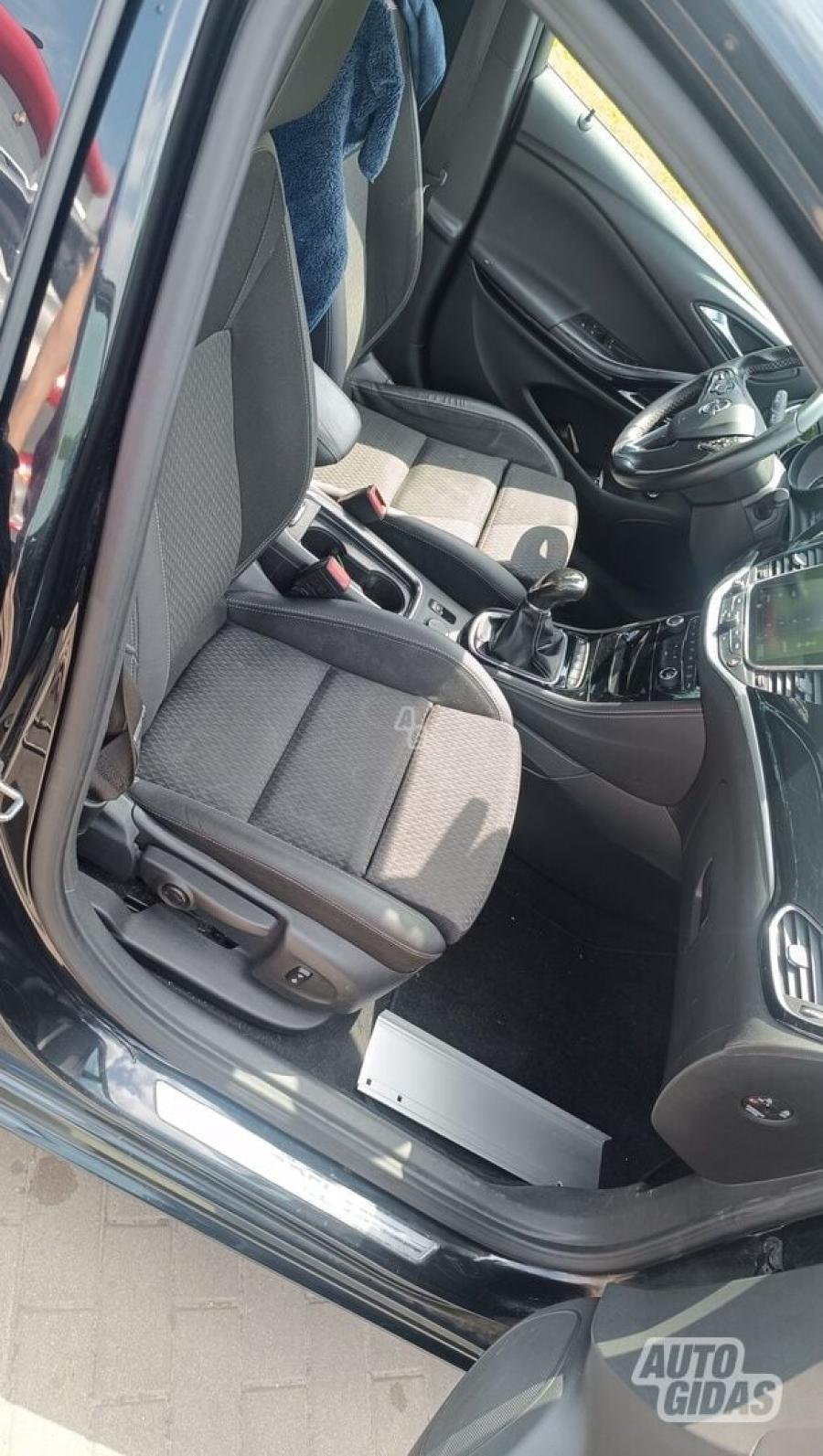 Black Opel Astra 2016 in Alytus, with an engine capacity of 1.00 L and mileage of 261 thousand km for 4999 €, photo 16 on AUTOMOTO.COM.LV