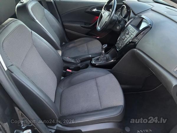 Black Opel Astra 2016 in Tartu, with an engine capacity of 1.60 L and mileage of 265 thousand km for 4490 €, photo 10 on AUTOMOTO.COM.LV