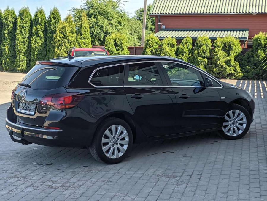 Black Opel Astra 2016 in Kretinga, with an engine capacity of 1.60 L and mileage of 260 thousand km for 5450 €, photo 6 on AUTOMOTO.COM.LV